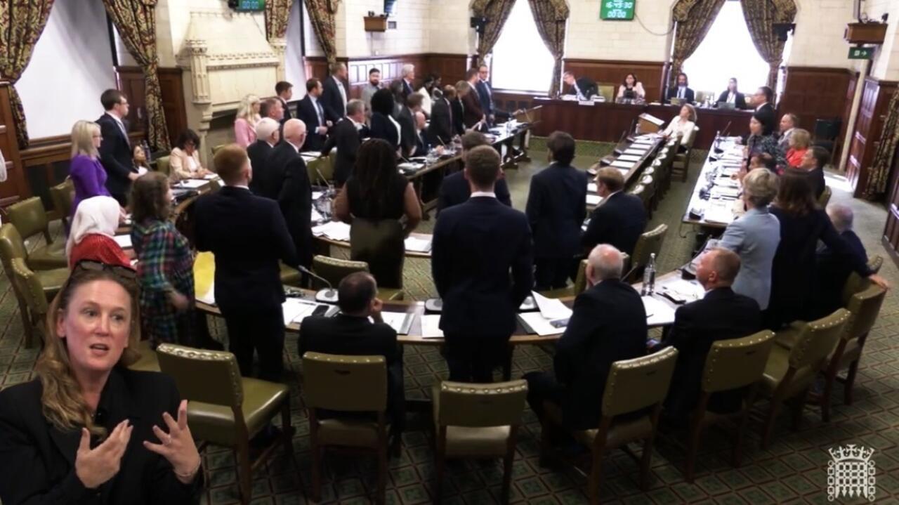 英國會辯論移民提高門檻 發言議員踴躍且一致支持維持BNO「5+1」