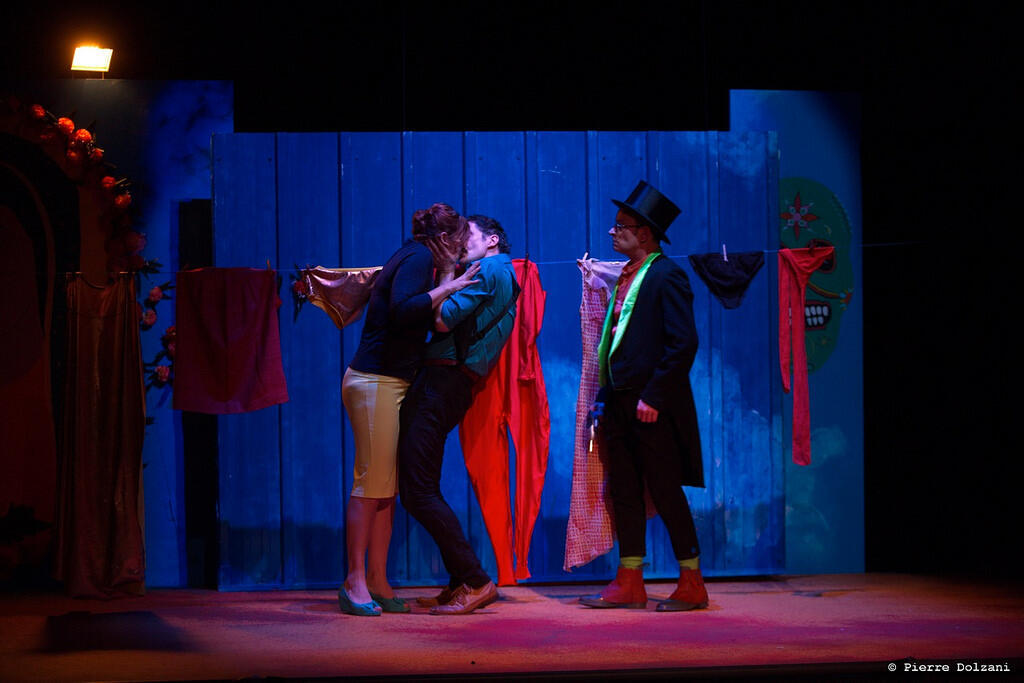 La historia de Superbarrio, un superhéroe moderno, llevada al teatro ...