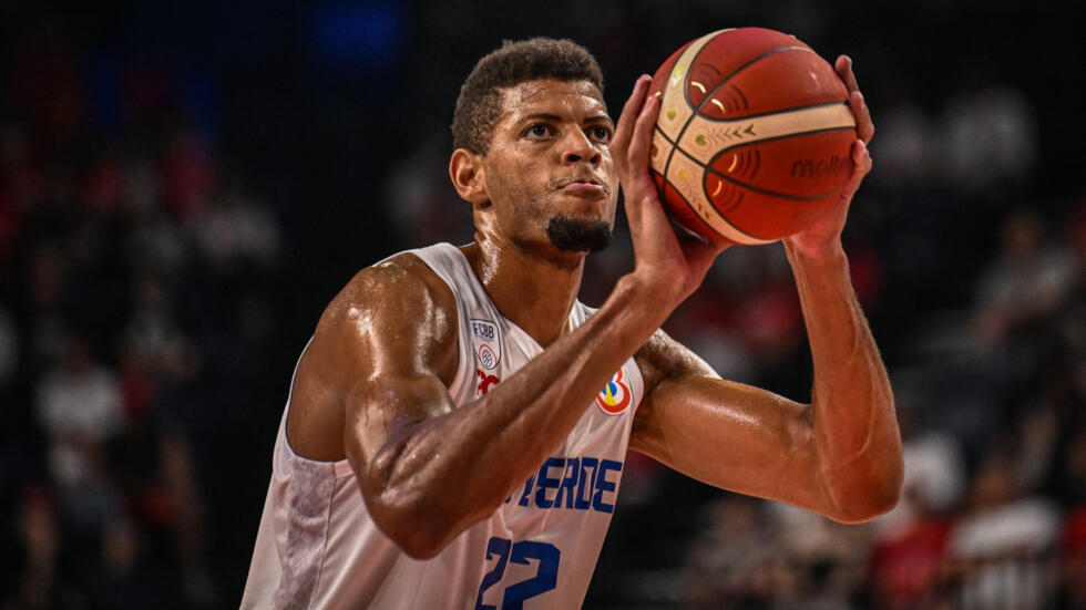 Edy Tavares, a estrela do basquetebol cabo-verdiano - Desporto