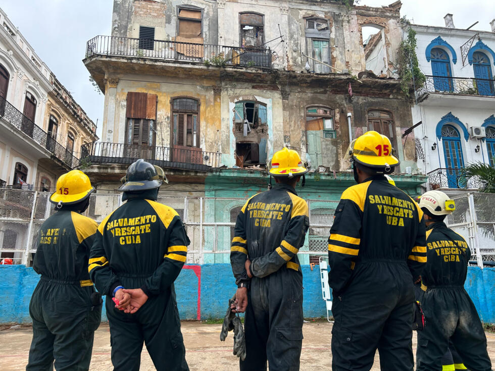 Tres muertos, incluidos dos bomberos, en derrumbe de edificio en La Habana