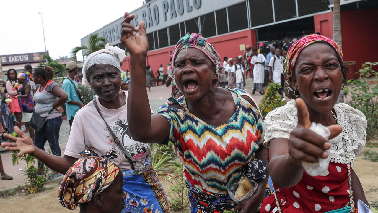Zungueiras protestam em Luanda contra proibição de vendas nas ruas