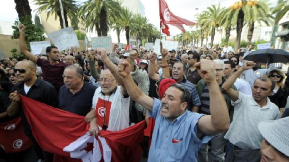 Des milliers de Tunisiens manifestent pour la liberté d'expression