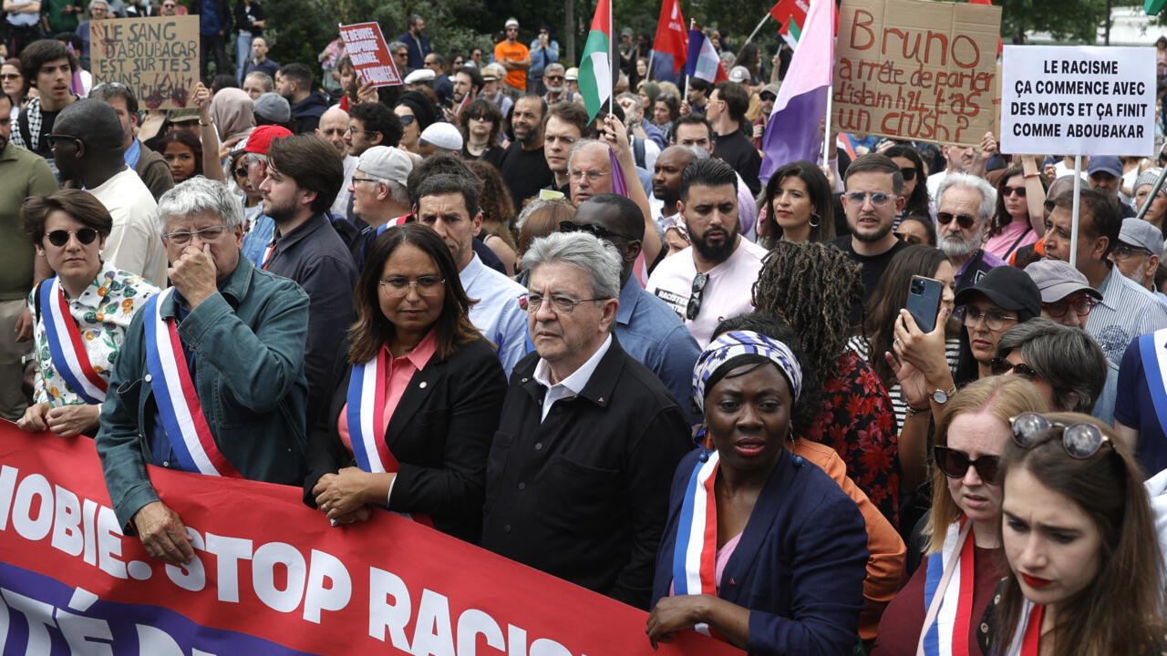 Plusieurs milliers de manifestants à Paris en hommage à Aboubakar Cissé ...