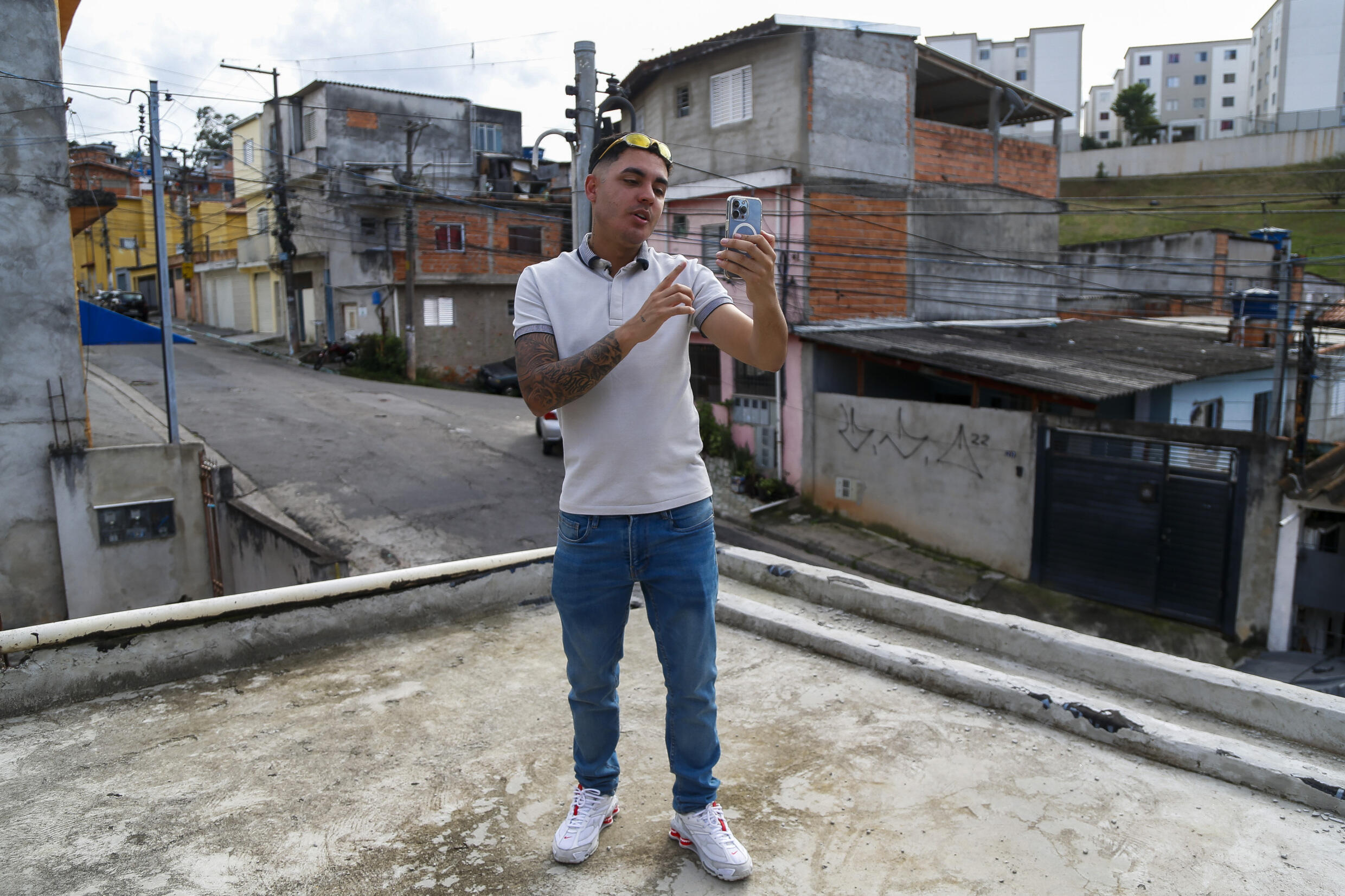 Influenciadores conectan las finanzas a las favelas en Brasil