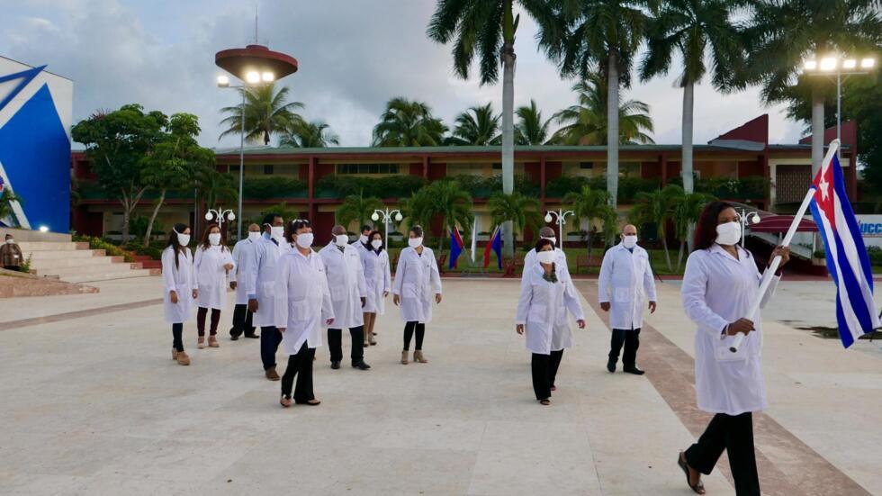 Cuban doctors arrive in Martinique to alleviate pressure on Covid-hit ...