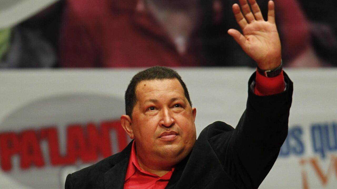 Hugo Chávez viaja a Cuba para operar um possível câncer
