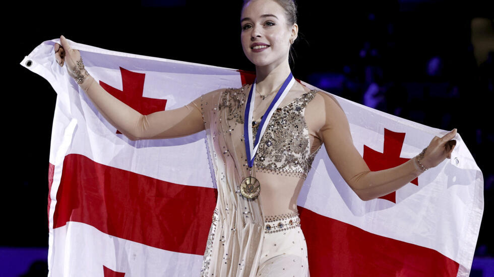 花滑: 格鲁吉亚选手古巴诺娃赢得欧锦赛冠军