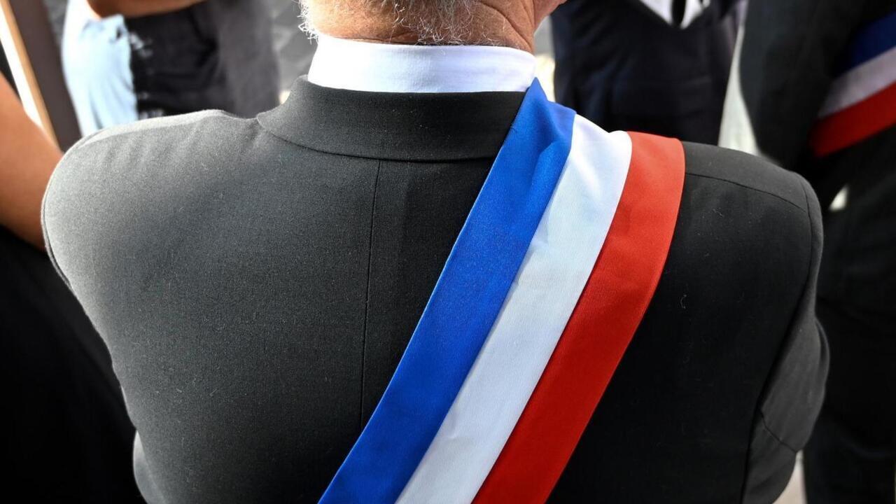 French mayors remain popular despite rising threats