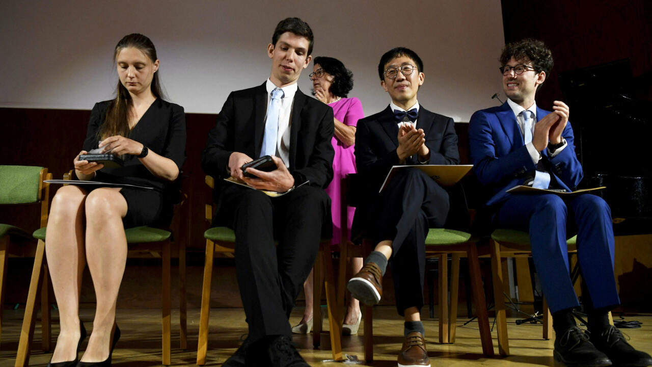 Quatre mathématiciens remportent la médaille Fields, dont un Français ...