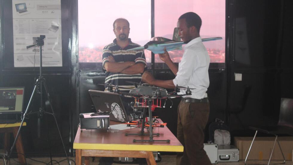 Rwanda: reportage dans le «FabLab» de Kigali, un centre d'innovation ...