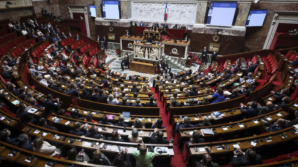 Președintele Volodimir Zelenski, în fața deputaților francezi - 40 de ...