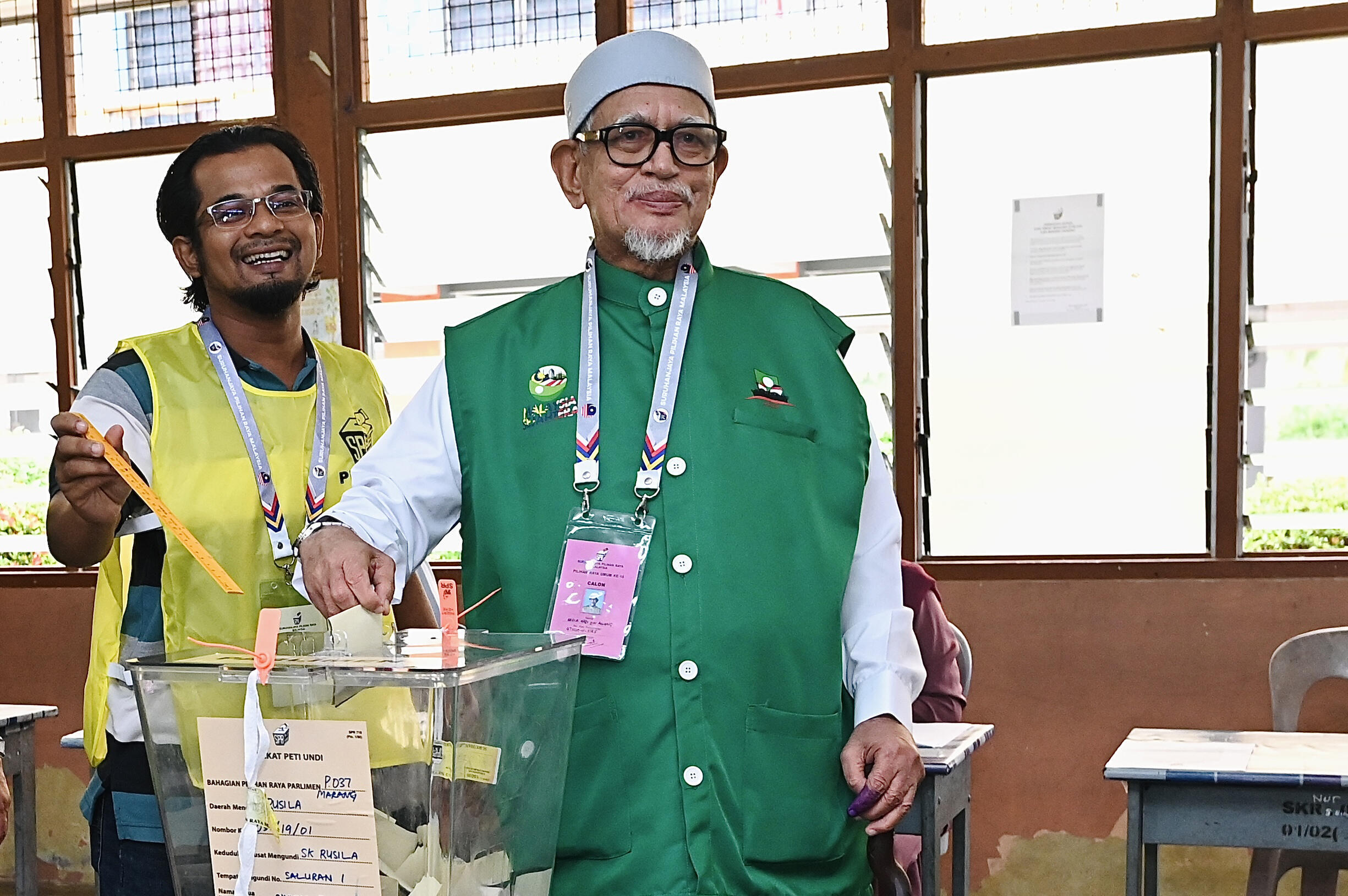 Race on to form coalition govt in Malaysia after election deadlock