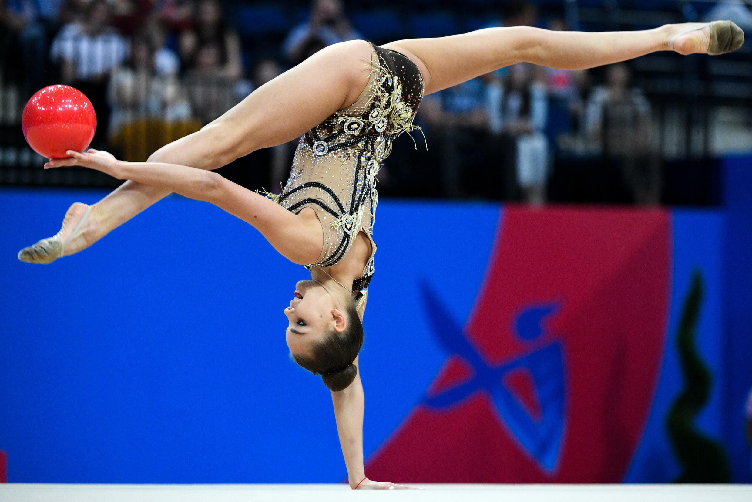 JO-2020/Gymnastique rythmique: Dina et Arina Averina, la Russie voit ...