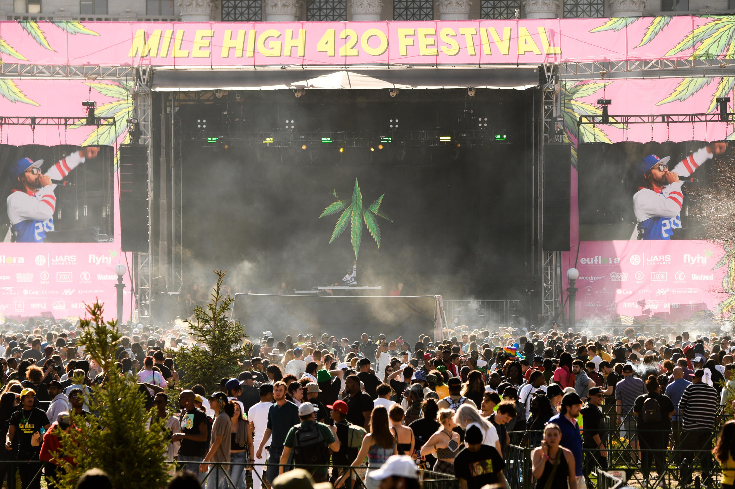 El festival 420 de la marihuana huele a libertad y dinero