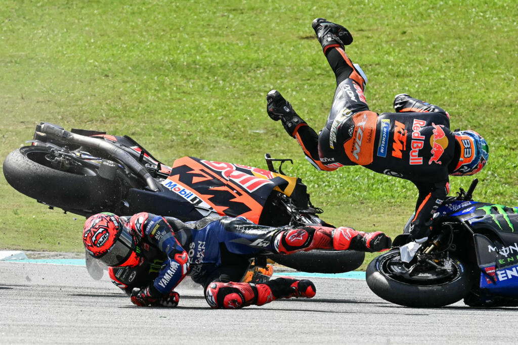 Bagnaia wins Malaysia MotoGP to keep title race alive