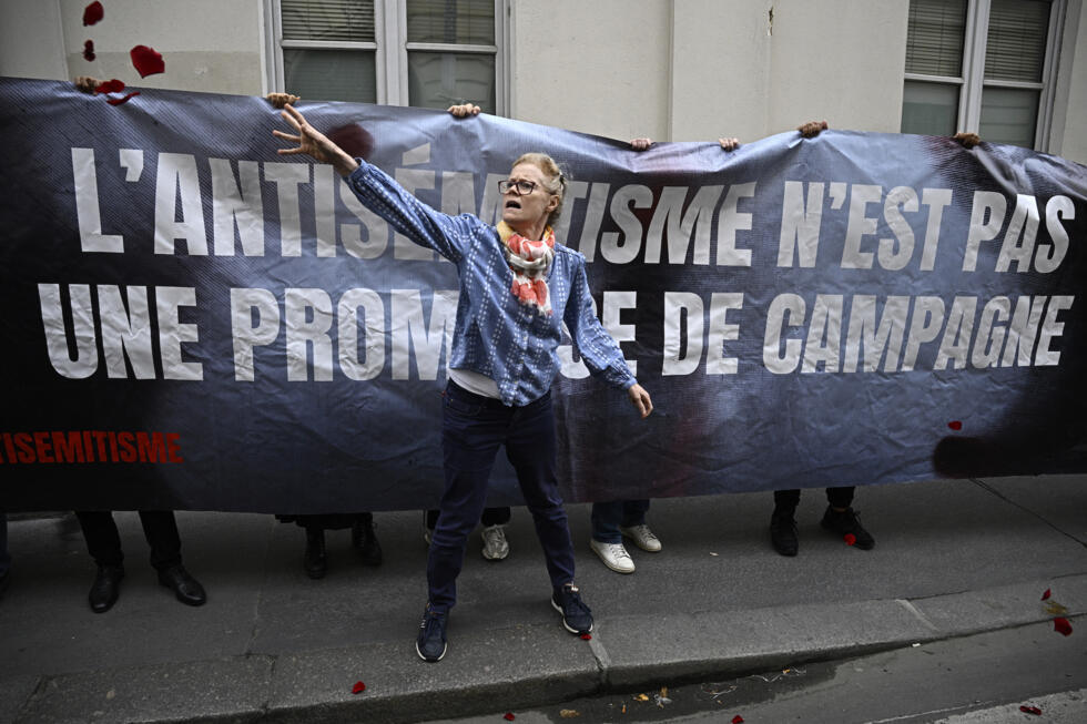 Antisemitism becomes a political football in France's election campaign