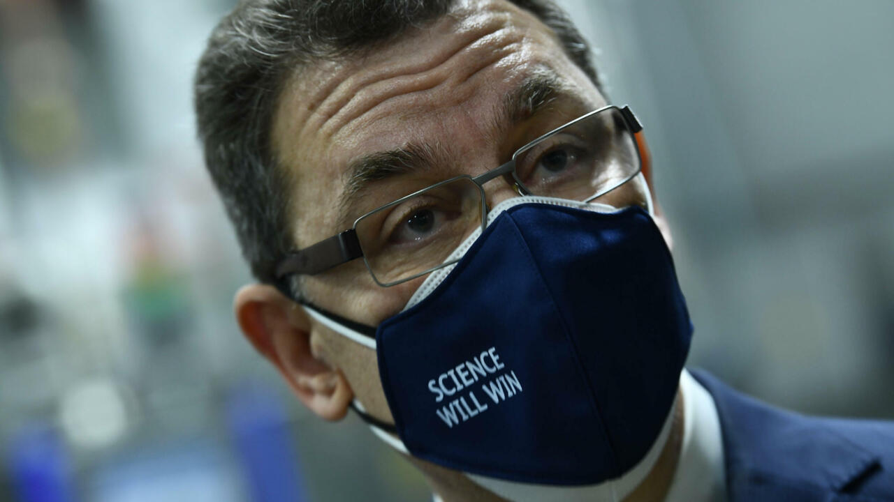 Pfizer se antecipa e já prepara vacina anticovid contra ômicron, diz CEO