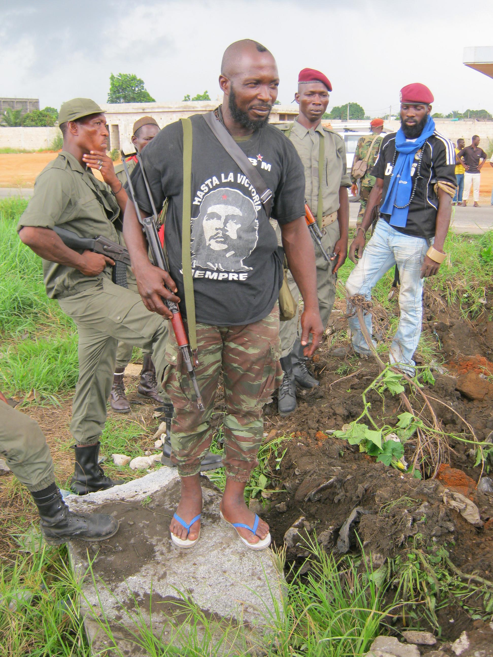 Côte d'Ivoire : opération terrestre aux abords de la résidence ...