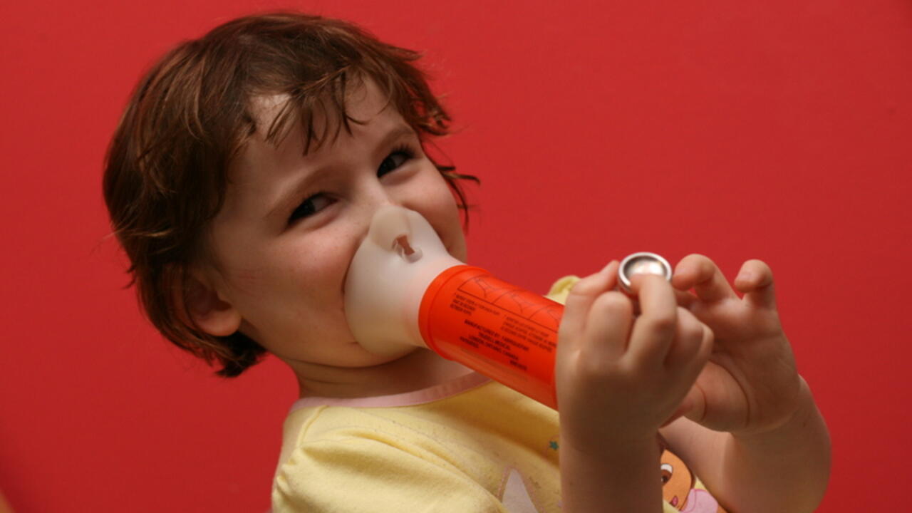 Les bons réflexes en cas de crise d'asthme chez l’enfant - Le conseil santé