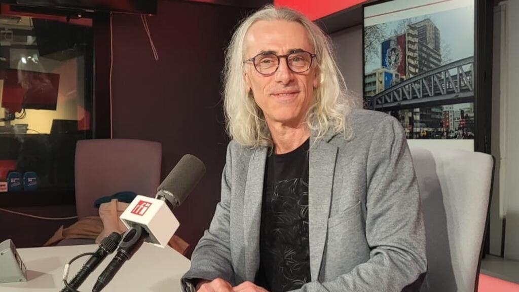 El poeta argentino Horacio Maez presenta una antología de poetas latinoamericanos en Francia ...