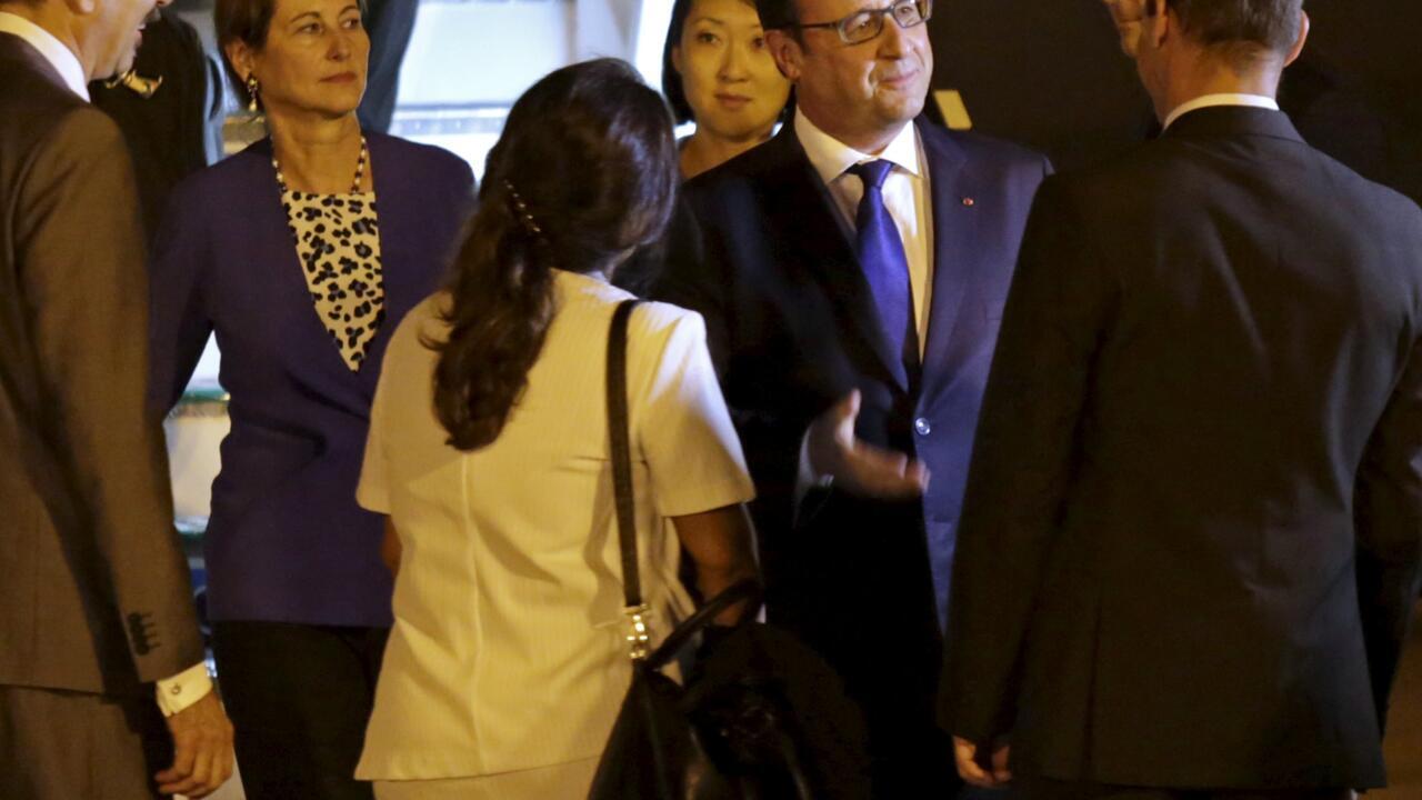 France’s Hollande arrives in Cuba in historic trip