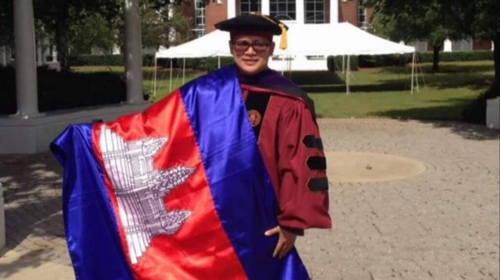 បណ្ឌិត ឌុច ដារិន្ទ៖ ខ្ញុំសម្រេចចិត្តមករស់នៅកម្ពុជាវិញដោយសារតែម្ហូបអាហារ ...