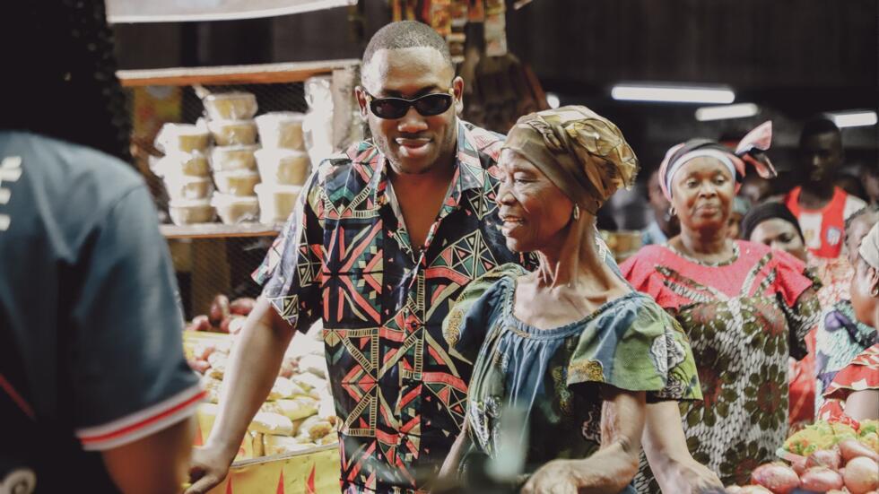 La famille reçoit le rappeur Mokobé, en préparation de son nouvel album ...