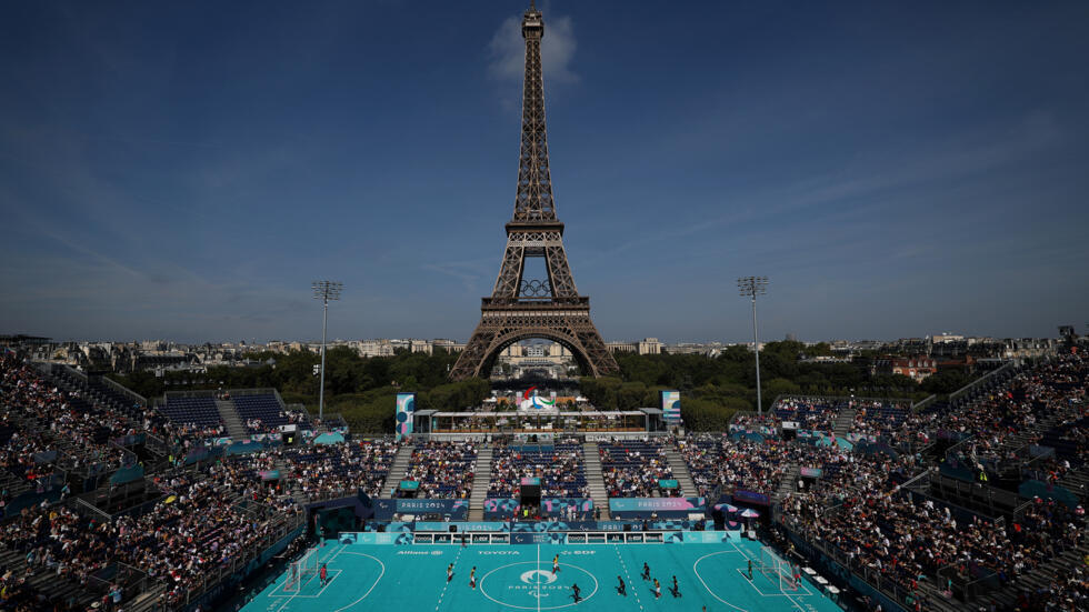 Jeux paralympiques: le cécifoot, la Tour Eiffel, et un spectacle garanti