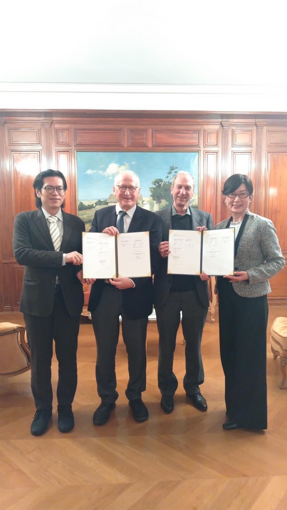 徐尚德与Cyril Hanus以分子生物学合作成果荣获第26届台法科技奖