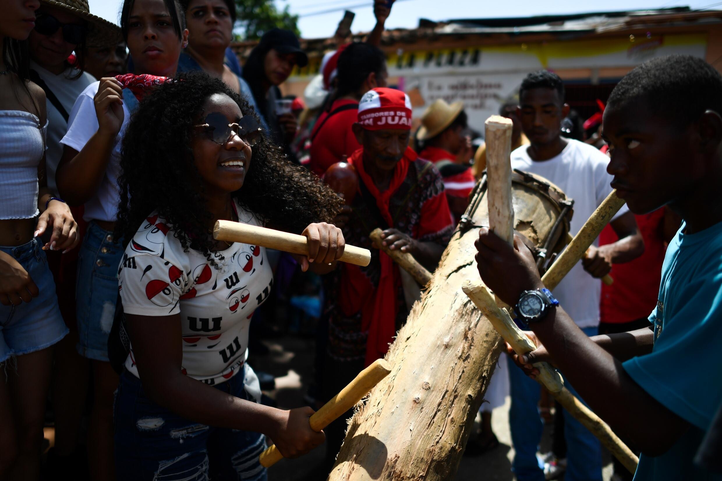Pan "milagroso" y sopa para todos: es la Parranda de San Juan en Venezuela