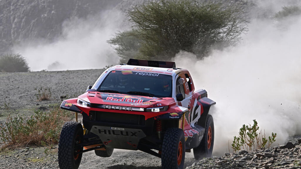 Dakar-2026: Quintero vainqueur en auto, Sanders aux commandes à moto