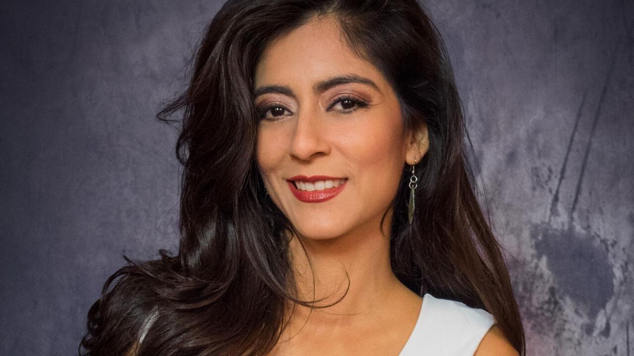 La cantante mexicana Karla Lazo presenta su nuevo sencillo ‘Una señal ...