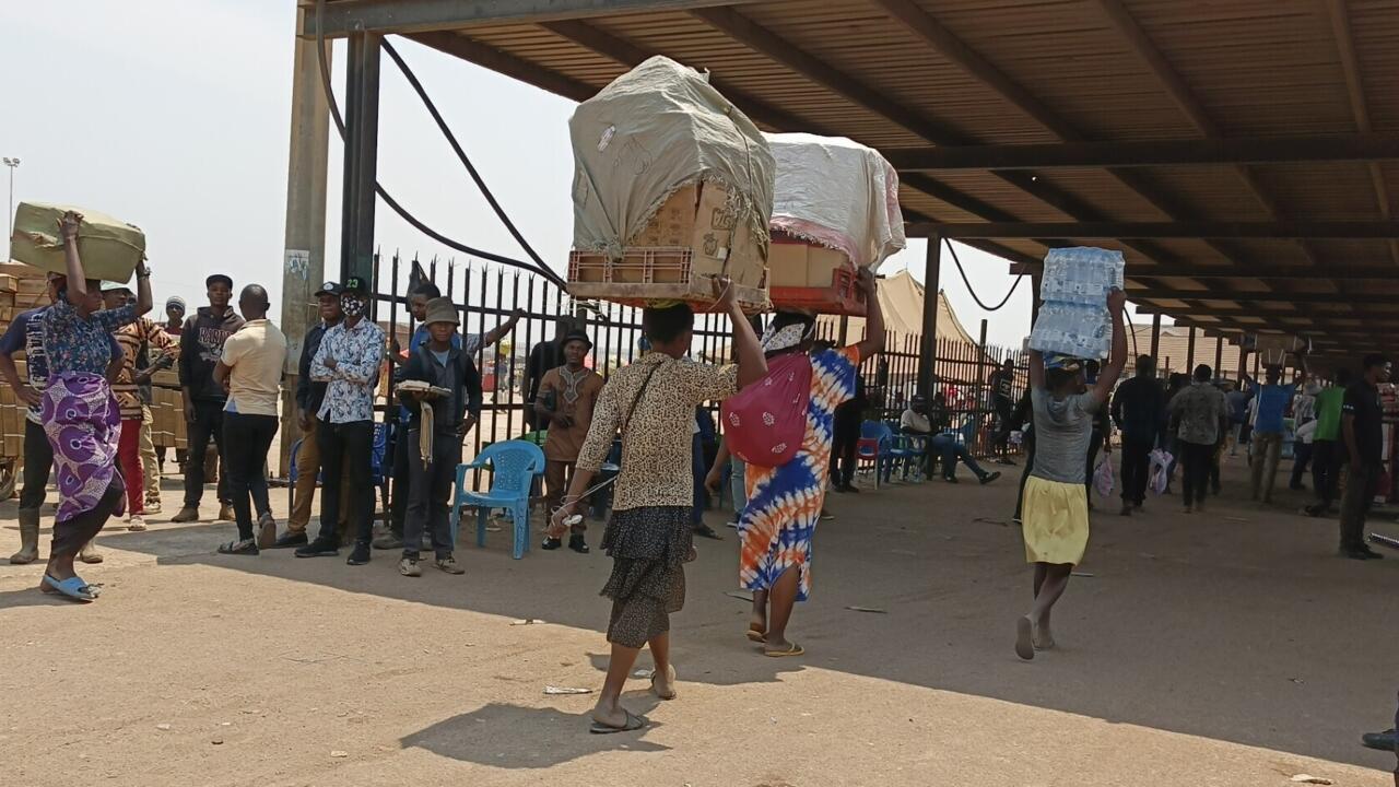 Femmes «wowo», ces forces invisibles du commerce transfrontalier entre ...