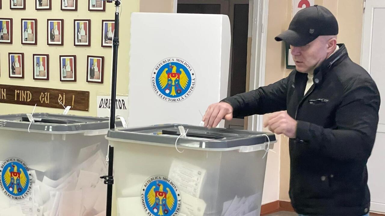 Ultima zi de campanie electorală în R.Moldova pentru alegerile prezidențiale și referendumul de ...