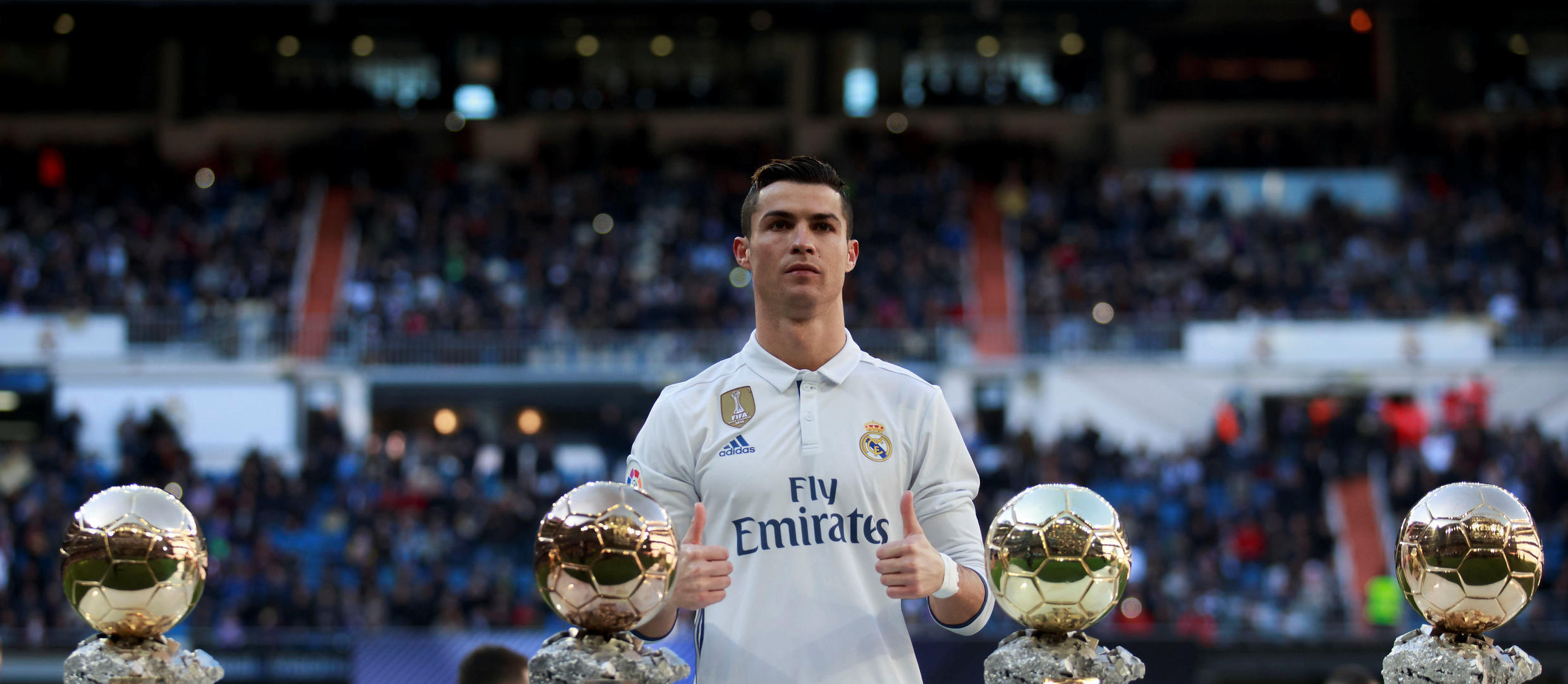 Cristiano Ronaldo recebeu o troféu 'The Best'