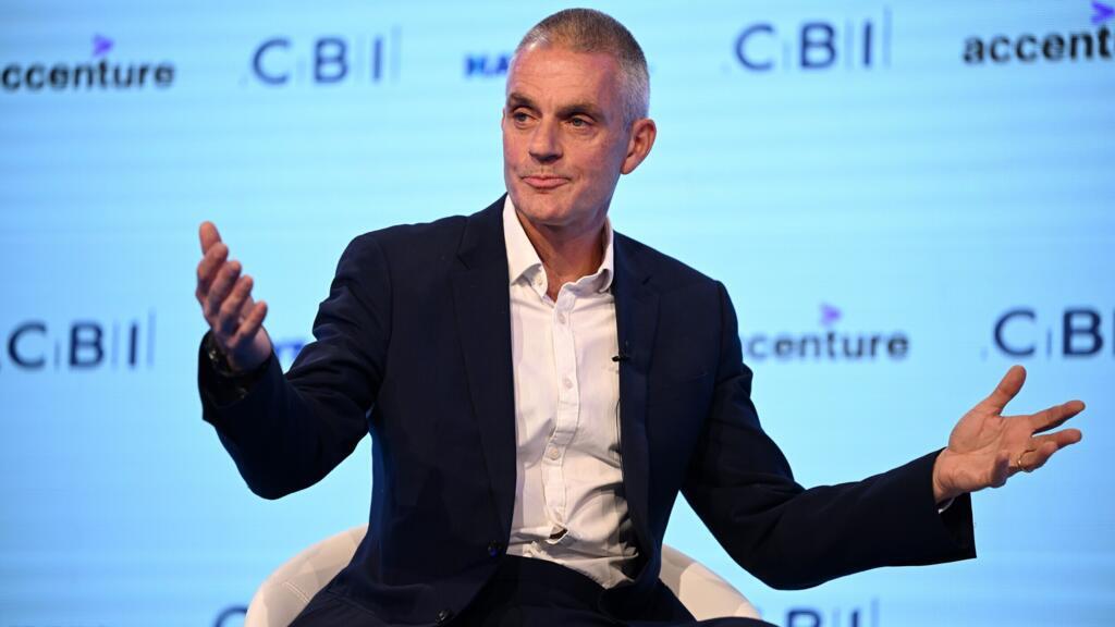 La BBC debe "luchar" para defender su periodismo, afirma su exdirector