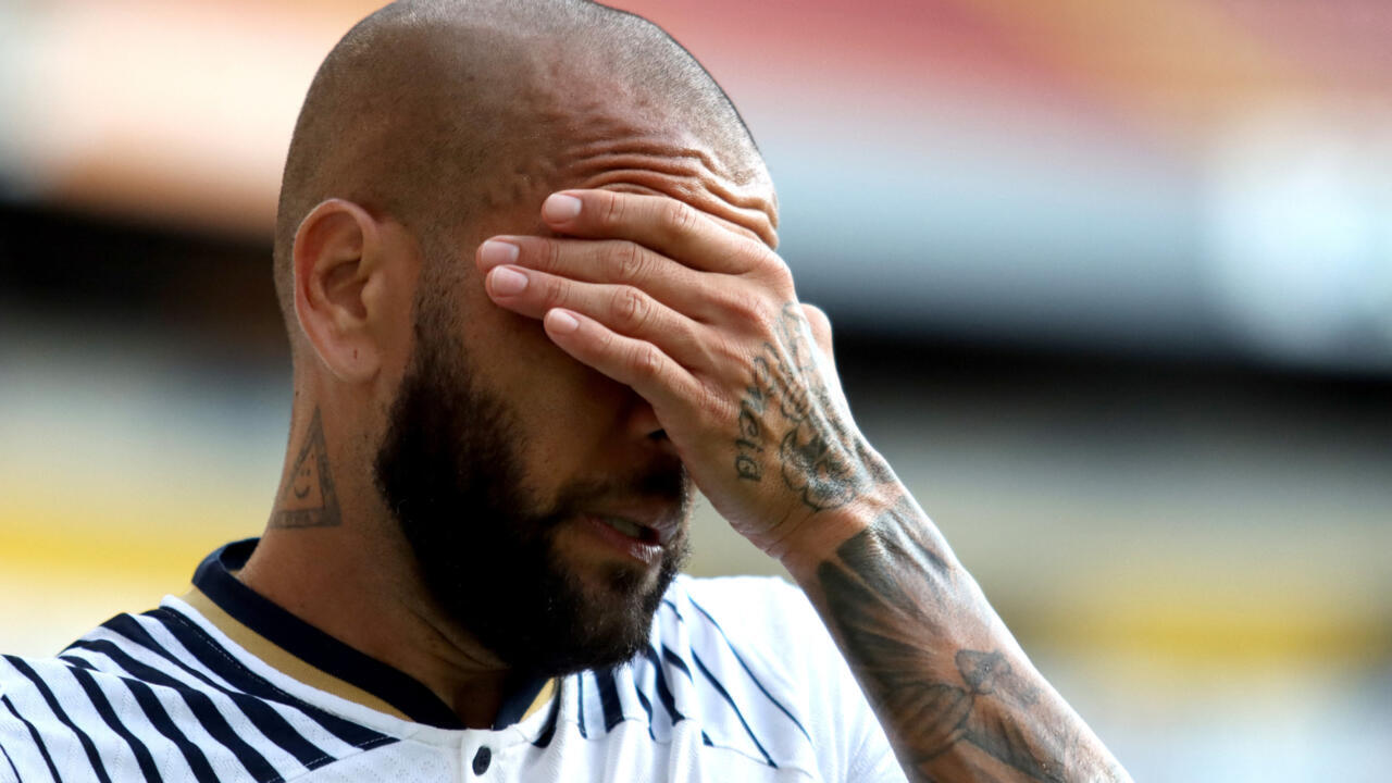 Daniel Alves vai a julgamento por caso de estupro em Barcelona