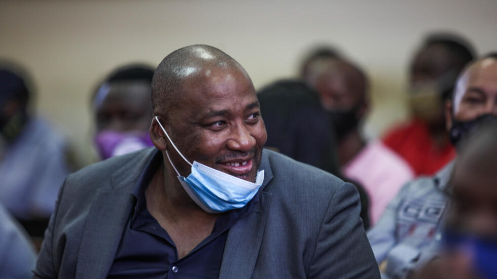 Élections sud-africaines: le populiste Gayton McKenzie appelle au ...