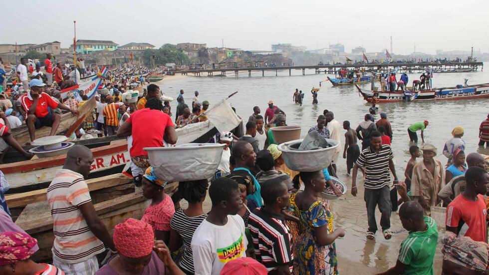 Ghana : Accra, une ville assoiffée (1/2) - C'est pas du vent