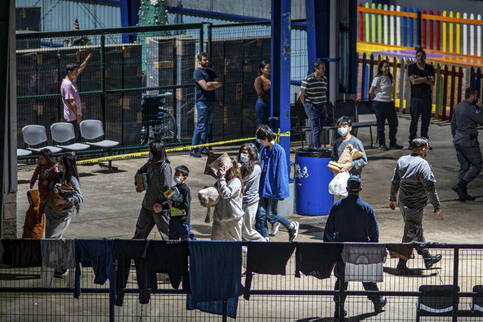 "No somos animales": migrantes rechazan encierro en albergues de Costa ...