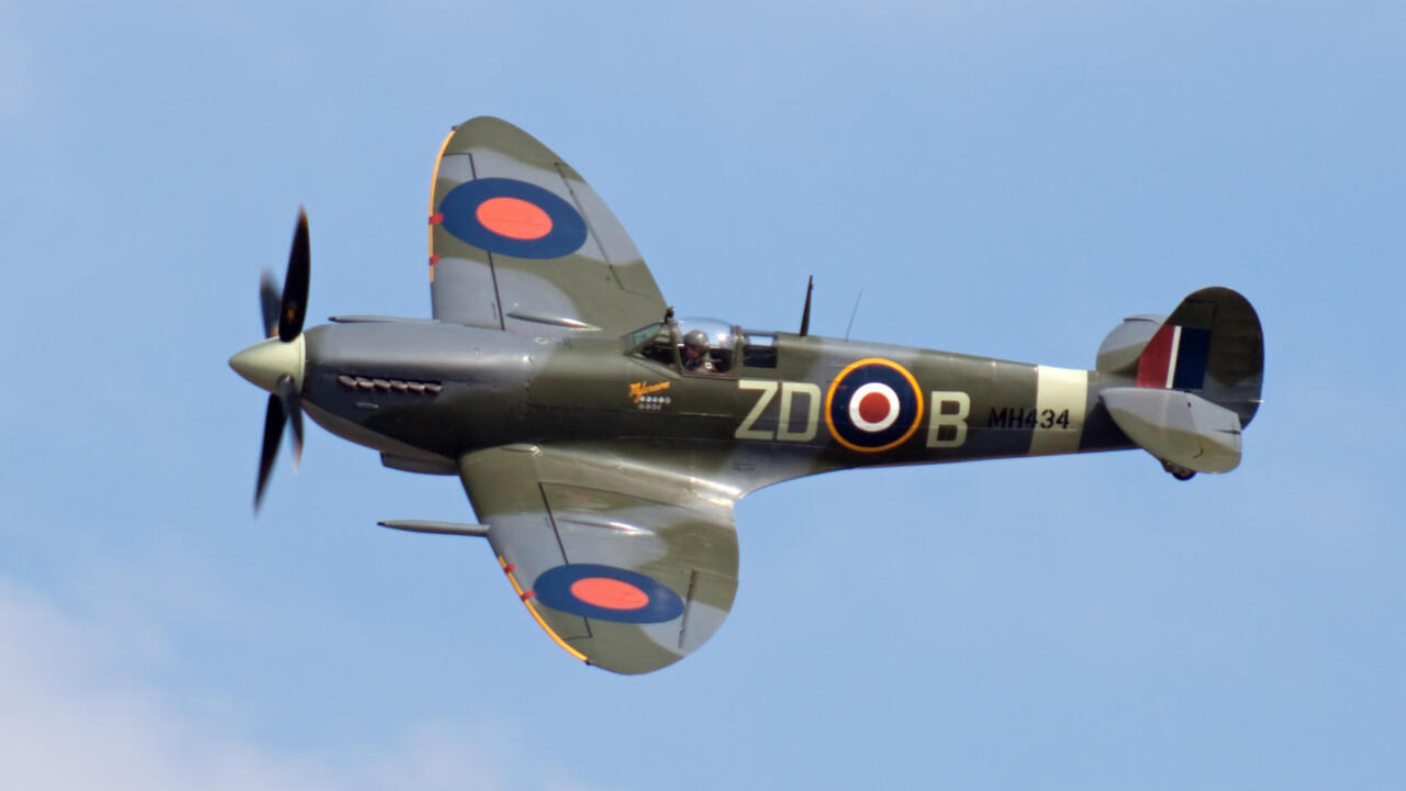 British aviators embark on round-the-world Spitfire flight
