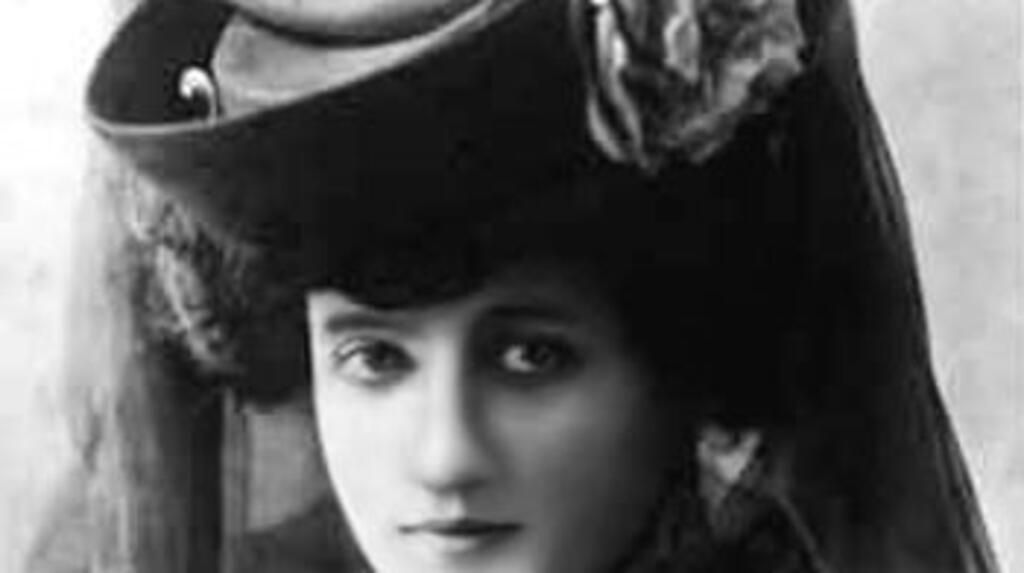 Elisa Deroche, pilote toujours moderne 100 ans après son brevet