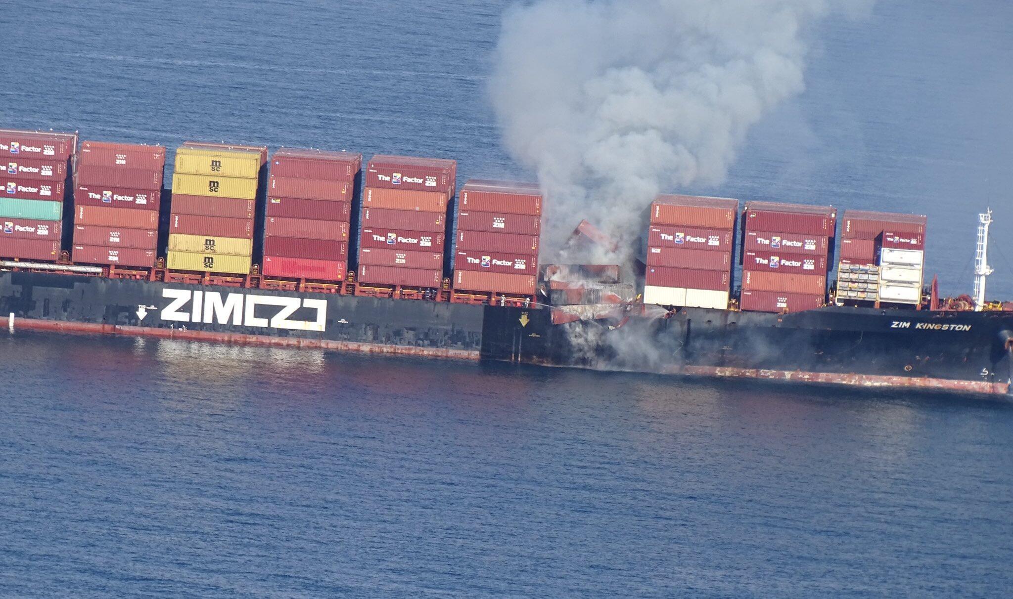 Incendio de barco de carga despide gases tóxicos en la costa Pacífico ...