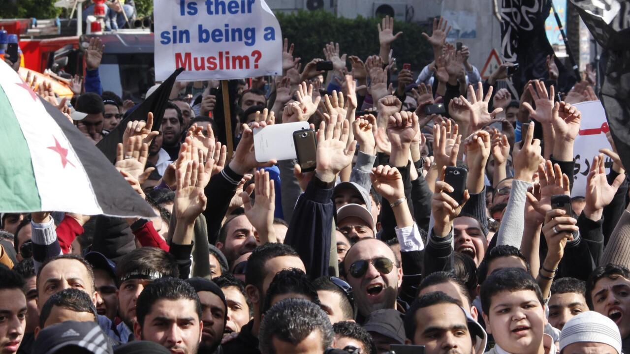 Liban: des manifestants sunnites bloquent la route Beyrouth-Damas