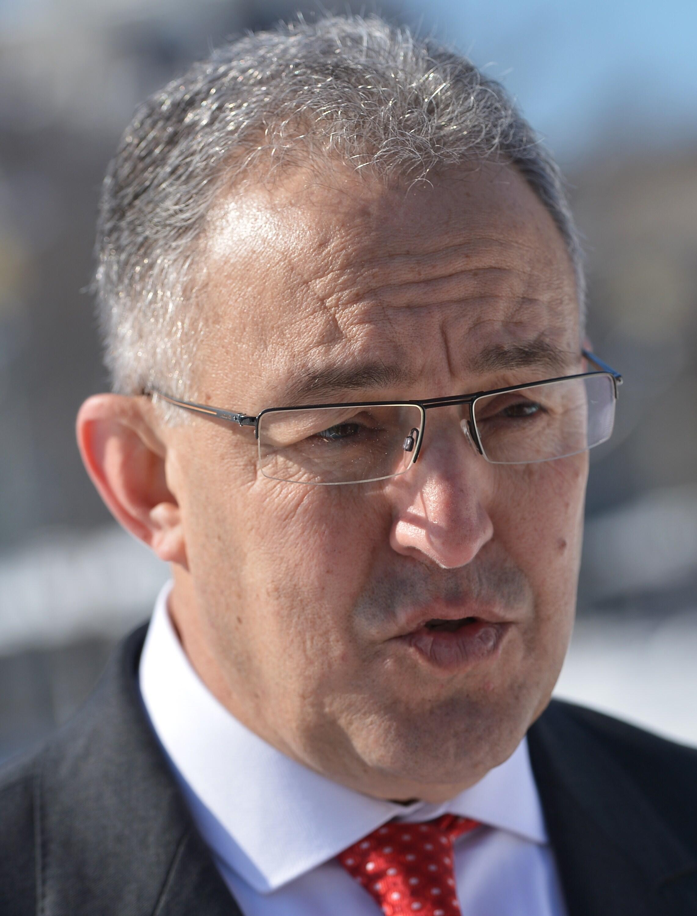 Plan to dismantle iconic bridge splits opinion in Rotterdam