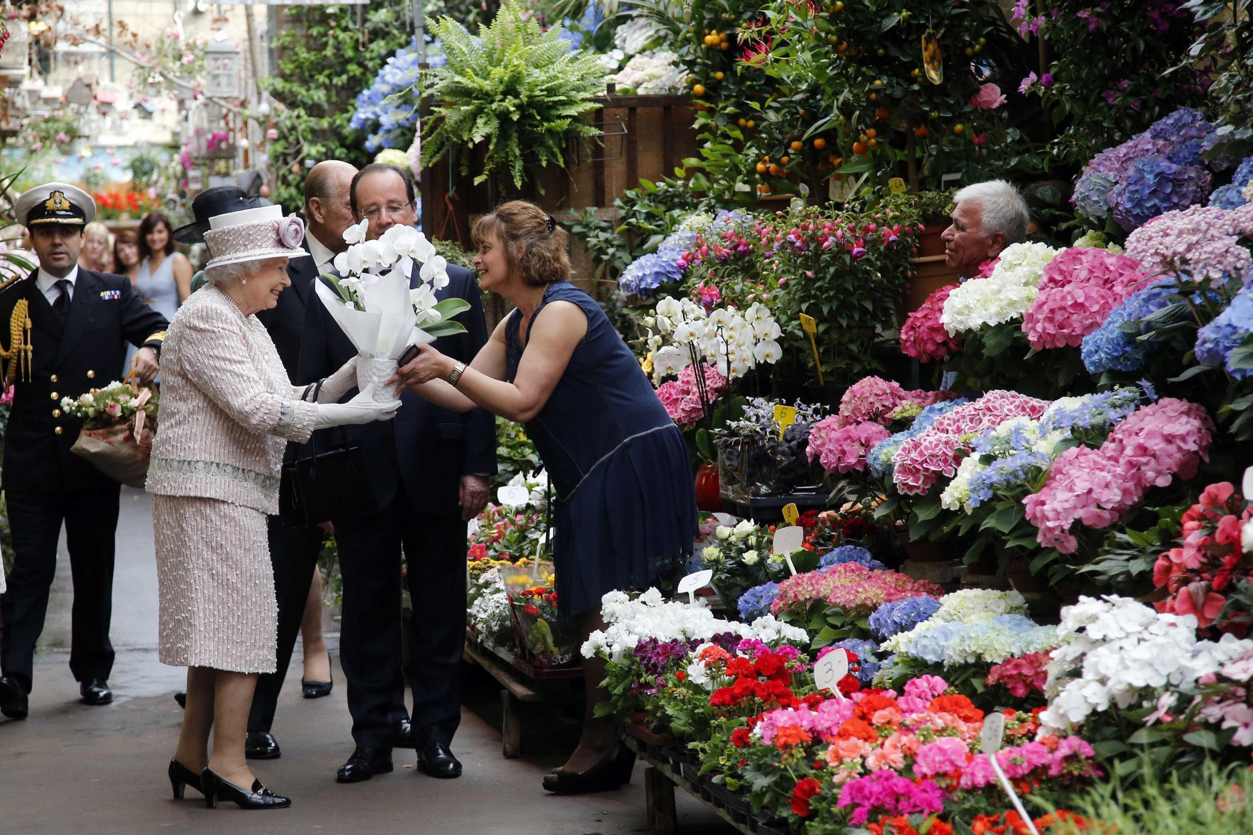 France: le cœur de la capitale bat pour la reine d'Angleterre