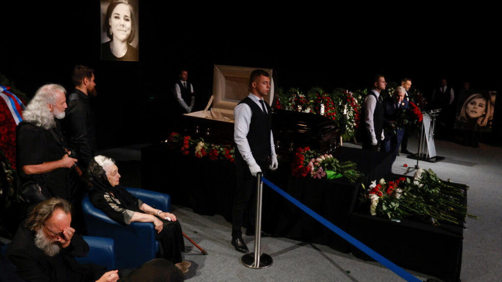 Funeral de Daria Dugina reúne centenas em Moscou; próximo a Putin, seu ...