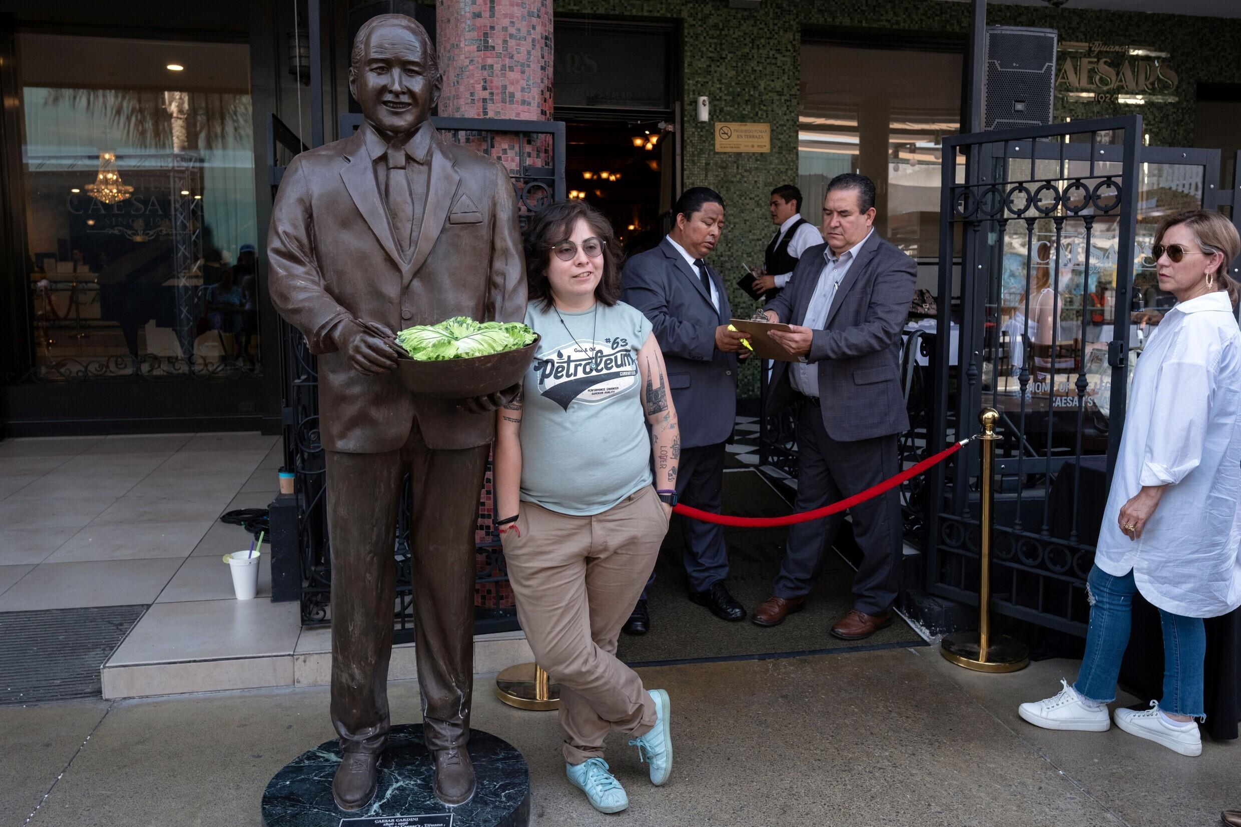 Ciudad mexicana de Tijuana celebra los 100 años de la ensalada César