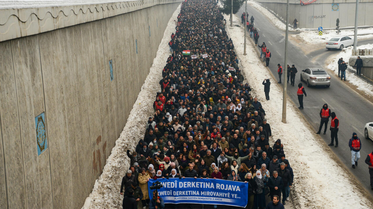 Kurds protest in Turkey against Syrian's Aleppo offensive