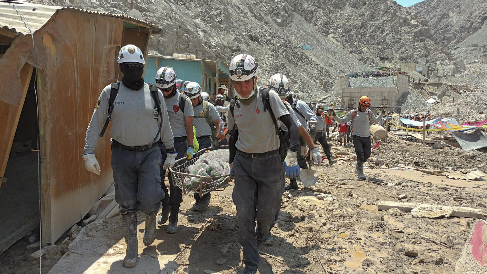 Perú suma 18 fallecidos por deslaves en zona sur y central en una semana